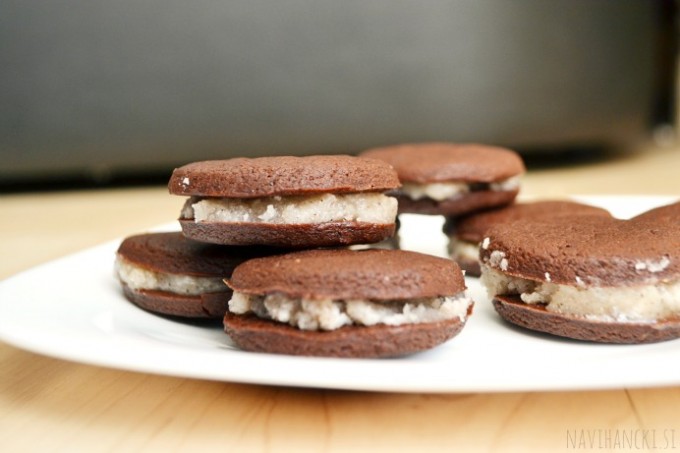 Čokoladni Sendvič Piškoti (domači “oreo”) – Navihančki